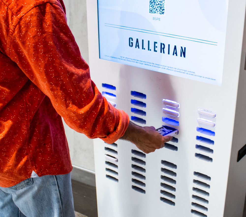 Placing a Power Bank Station in a Shopping Mall